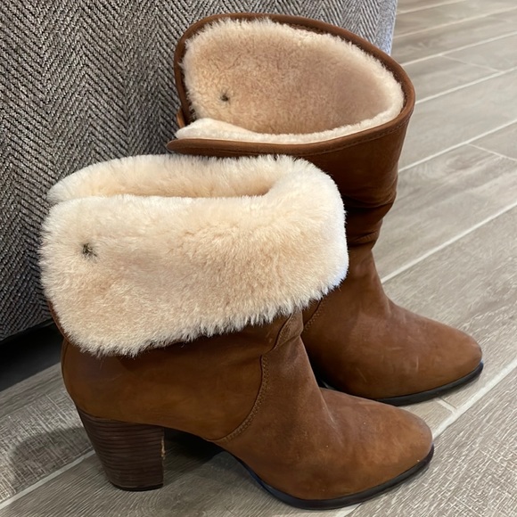 UGG | Shoes | Like New Ugg Womens Layna Genuine Sherling Leather Cuff ...